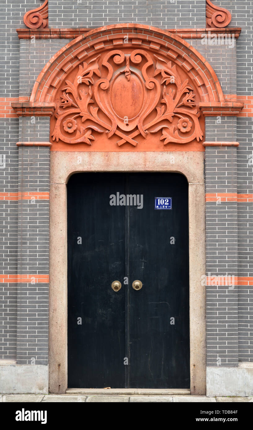 Shikumen houses hi-res stock photography and images - Alamy