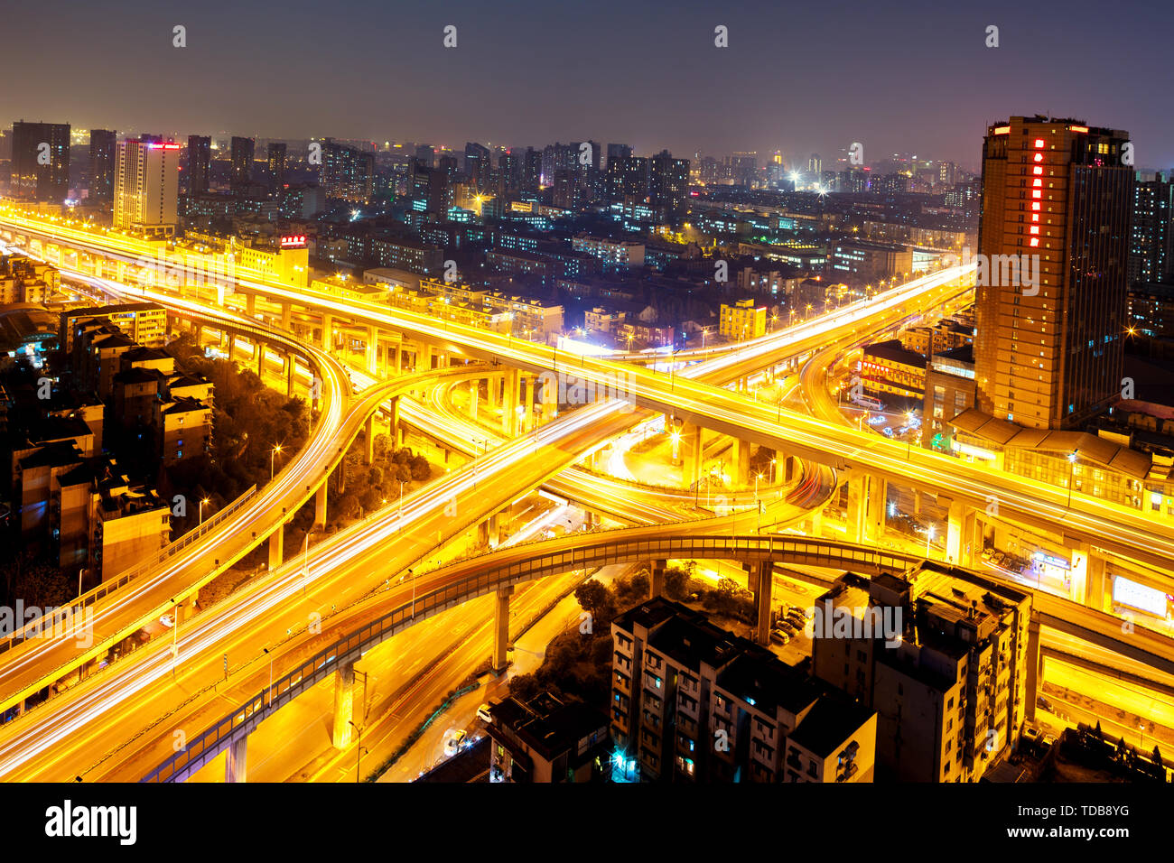 City flyover night hi-res stock photography and images - Alamy