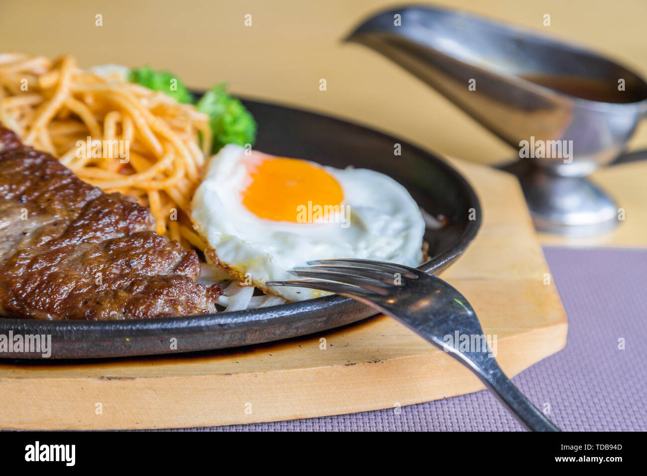 Restaurant table dishes western hi-res stock photography and images - Alamy