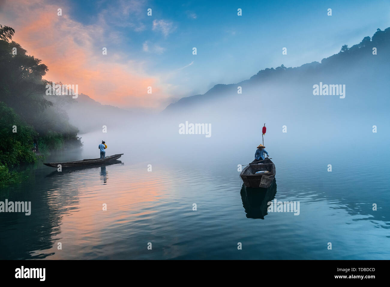 The sunset of the Dongjiang River 3 (At sunset, there is thick fog on ...