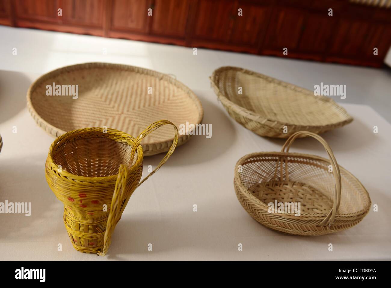 Dustpan bamboo weaving hi-res stock photography and images - Alamy