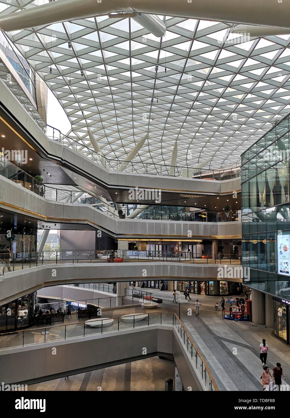 Big city mall hi-res stock photography and images - Alamy