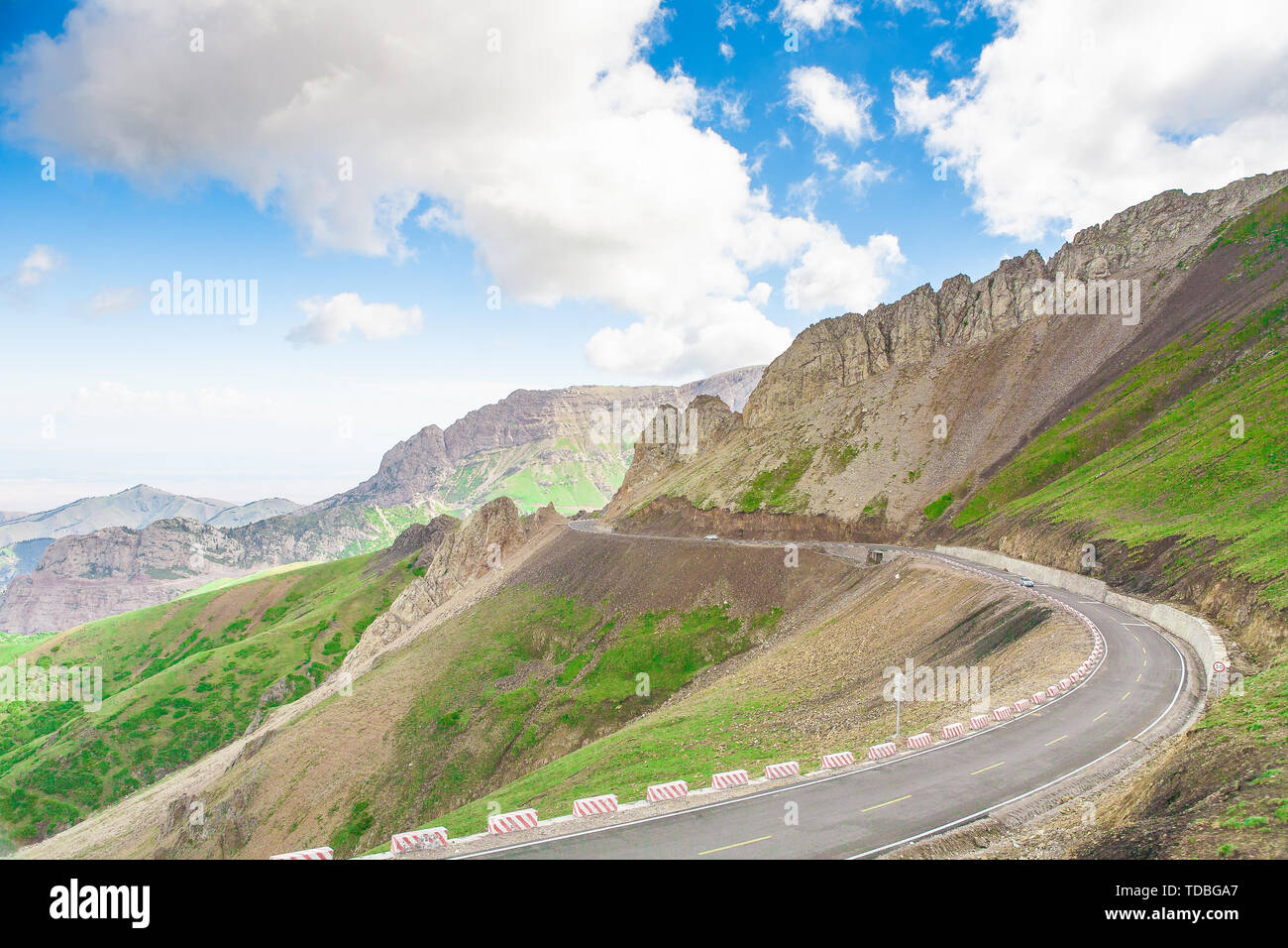 Road no man guide to lawn landscape hi-res stock photography and images ...