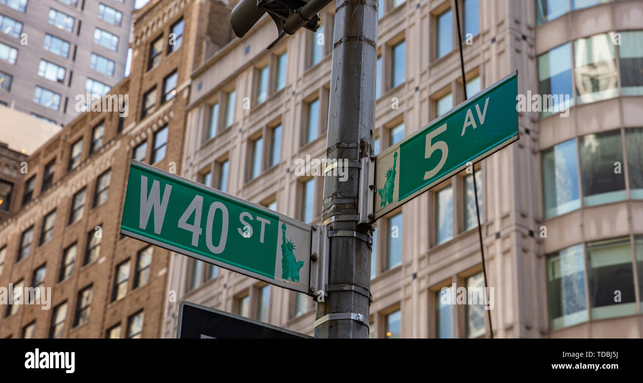 Fifth ave and West 40th crossroads street signs, Manhattan New York ...