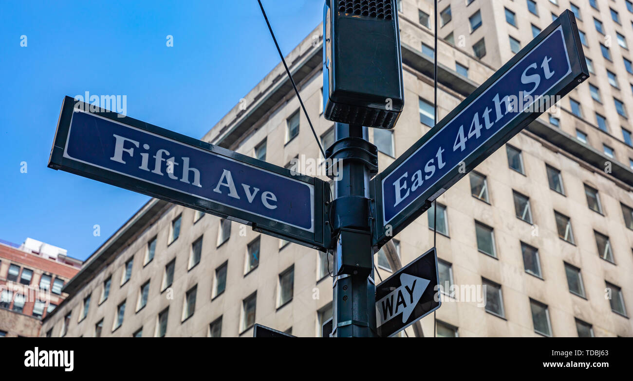 Fifth ave and East 44th crossroads street signs, Manhattan New York ...