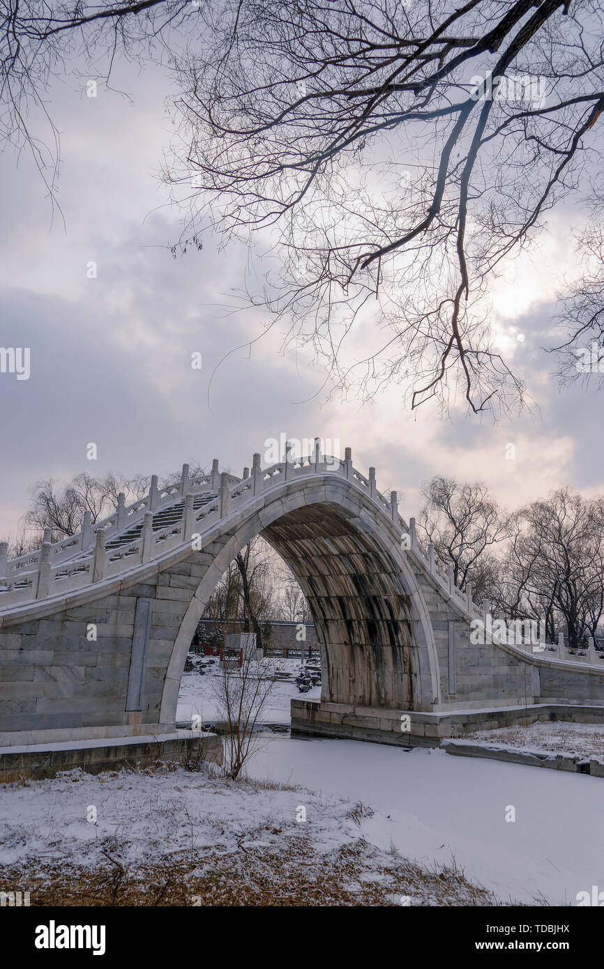 Jade arch bridge hi-res stock photography and images - Alamy