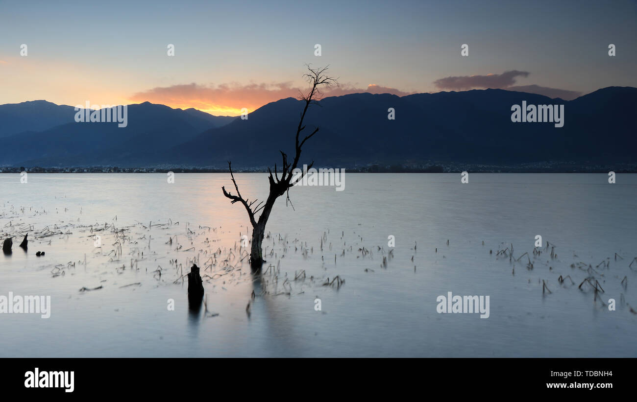Erhai Sunset Photographed by Dali Haijiu Park and Erhai Park, Yunnan ...