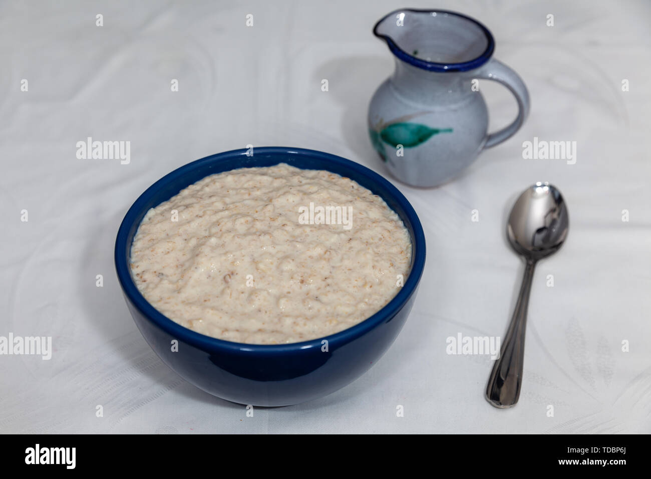 Plain porridge bowl honey hi-res stock photography and images - Alamy