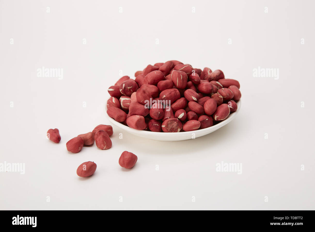Red skin peanuts hi-res stock photography and images - Alamy