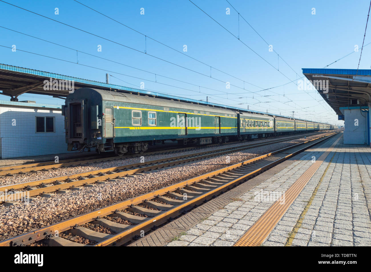 Railway train platform Stock Photo - Alamy