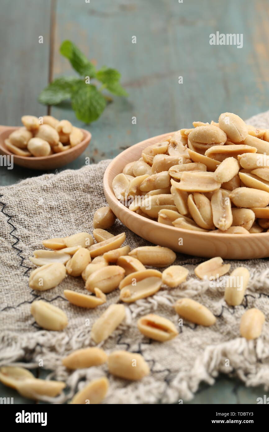 Peanut kernel snacks Stock Photo - Alamy
