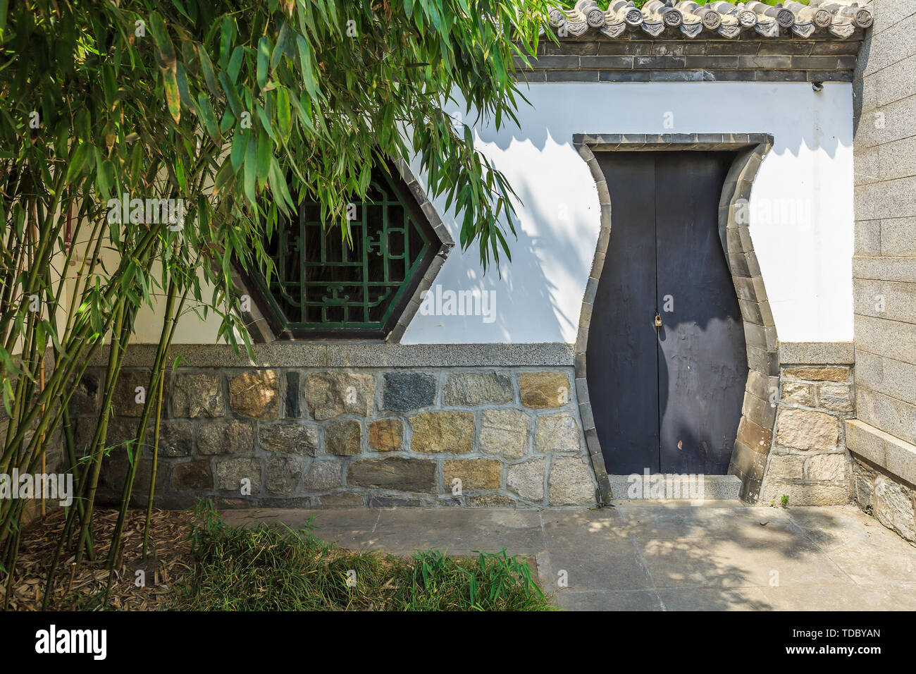 Chinese classical architecture, garden gate, ancient architecture Stock ...