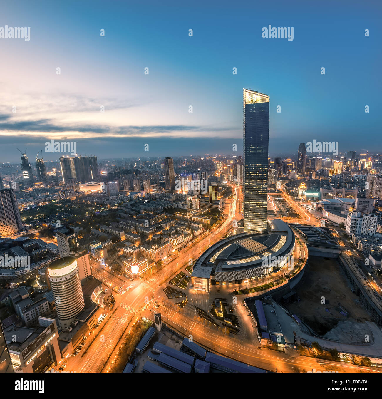 High rise building shelters hi-res stock photography and images - Alamy