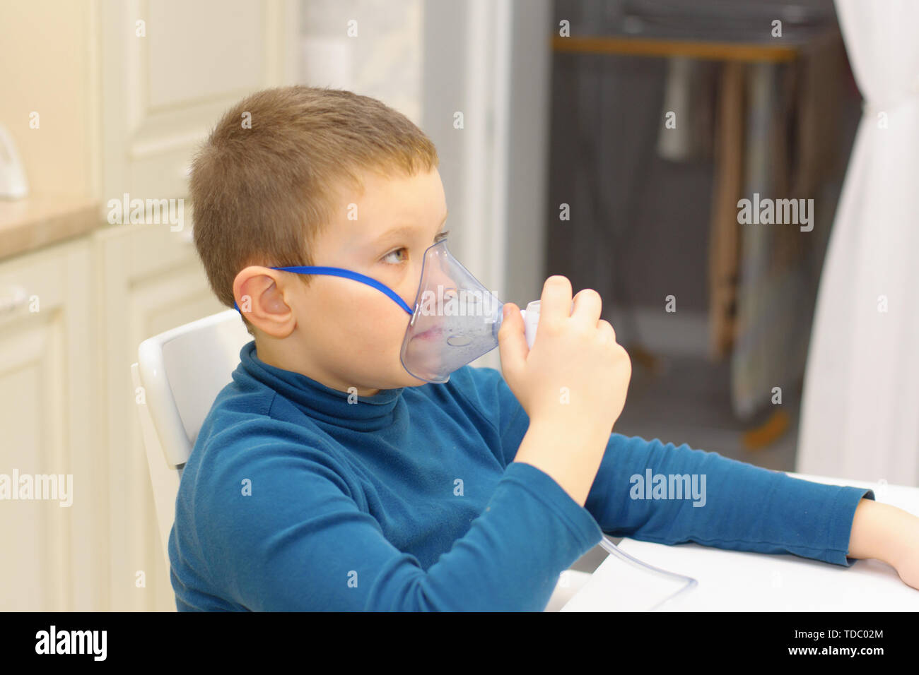 Inhaler children hi-res stock photography and images - Alamy