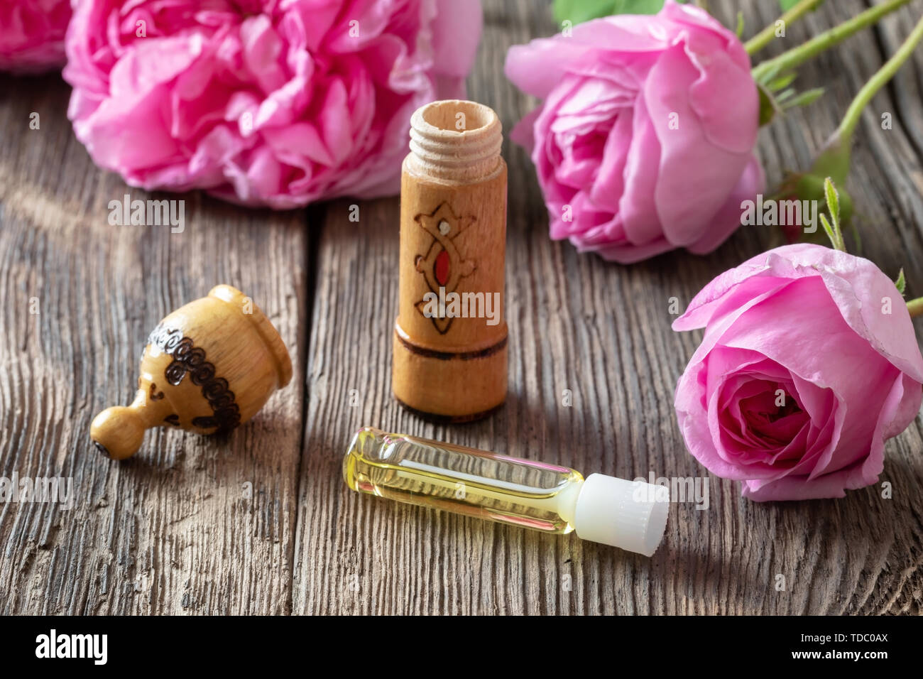 Essence de roses hi-res stock photography and images - Alamy