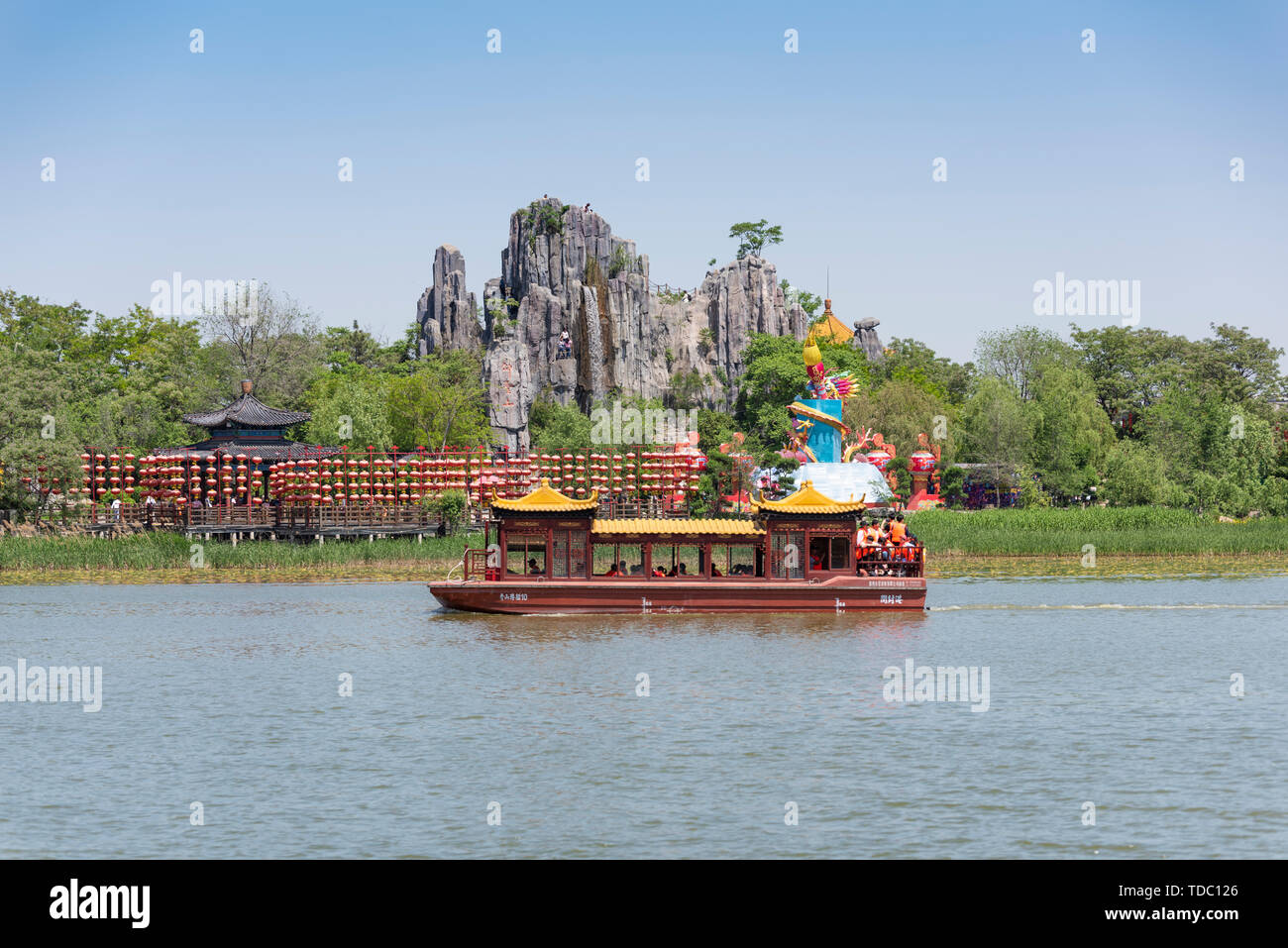 Long Pavilion Scenic Area, Kaifeng, Henan Province Stock Photo - Alamy