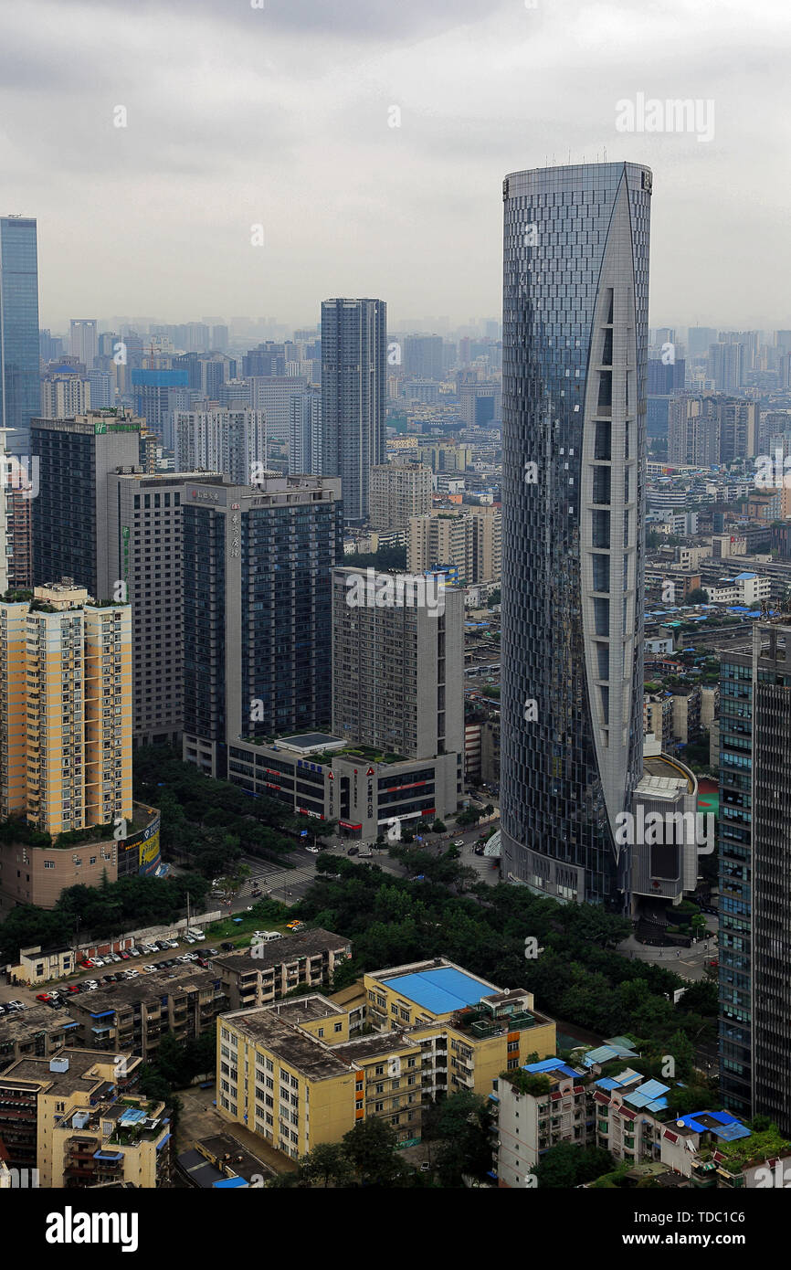 Bustling urban scenery and architecture hi-res stock photography and ...