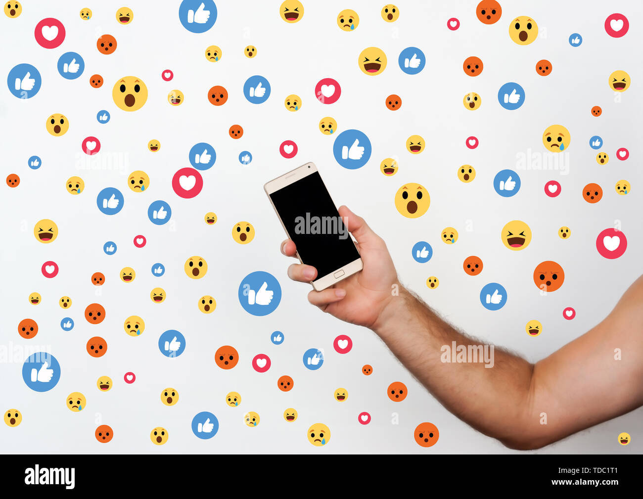 Man hand hold the phone Likes in social networks Stock Photo - Alamy