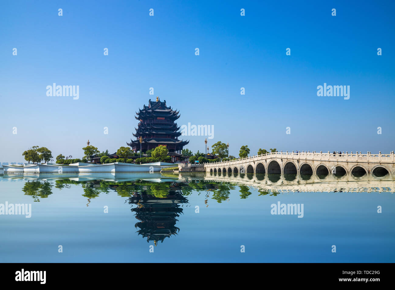 Suzhou Yangcheng Lake Zhongyuan Temple Scenic Area Stock Photo - Alamy