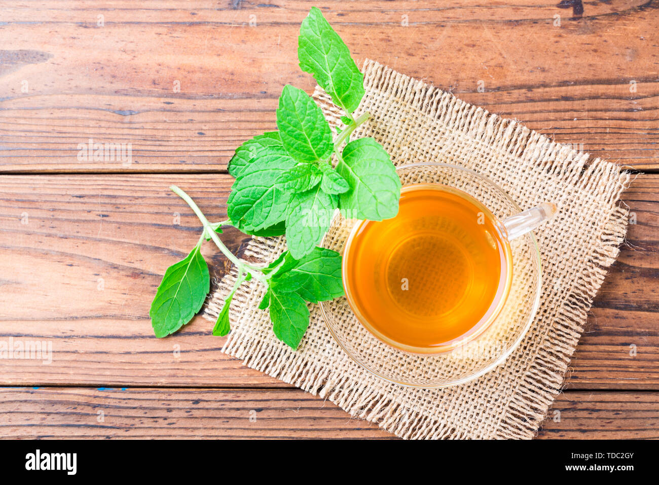 Mint tea and fresh mint leaves under overhead shot Stock Photo - Alamy