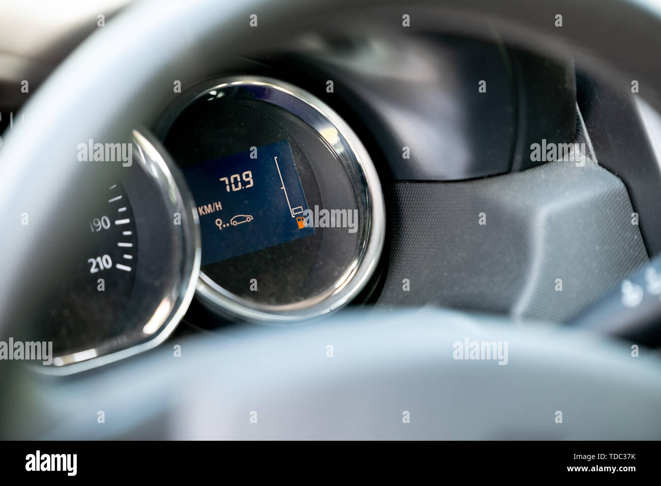 Empty tank dashboard hi-res stock photography and images - Alamy
