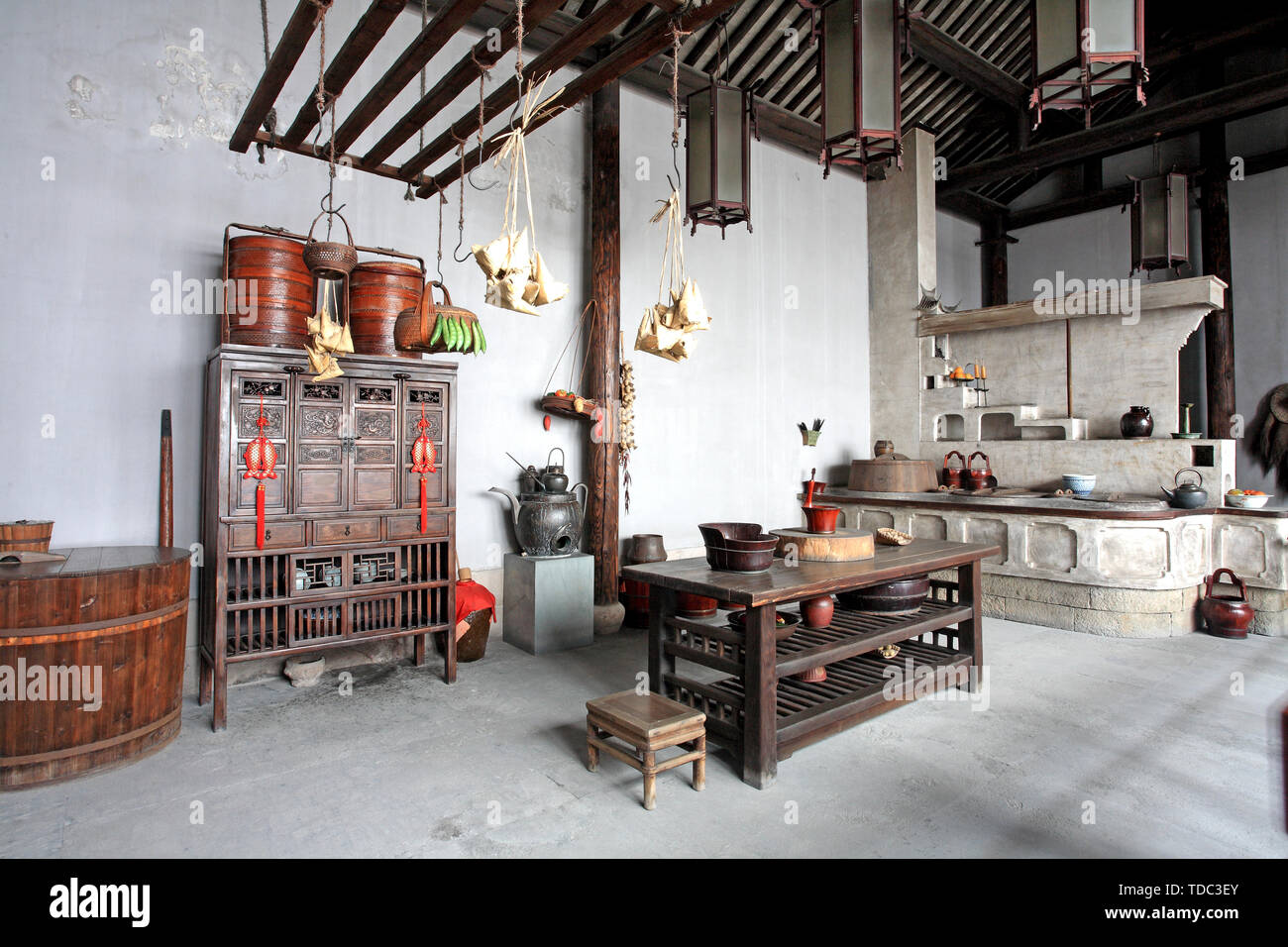 Japan house messy hi-res stock photography and images - Alamy