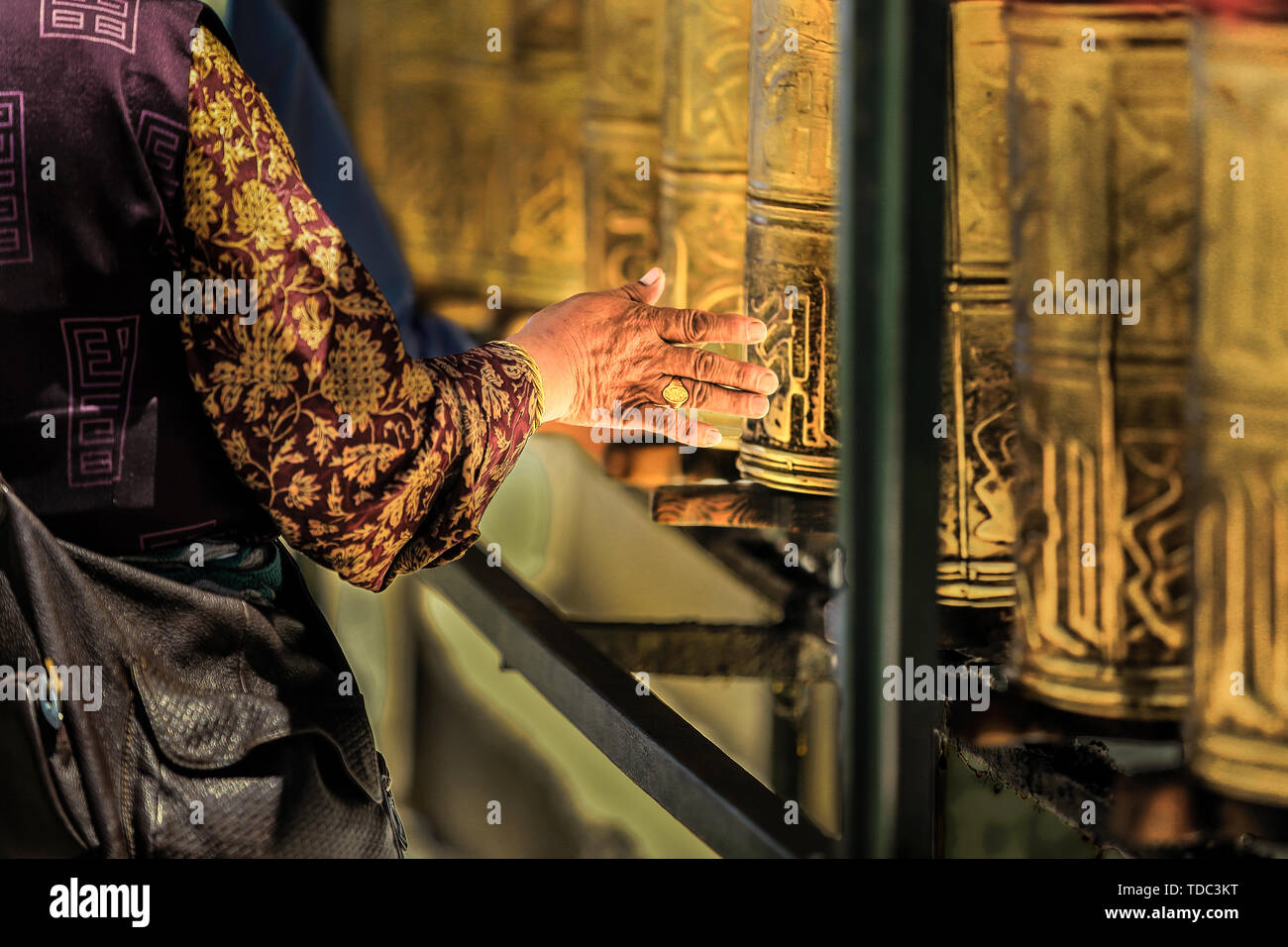 The hand that rotates the warp Stock Photo - Alamy