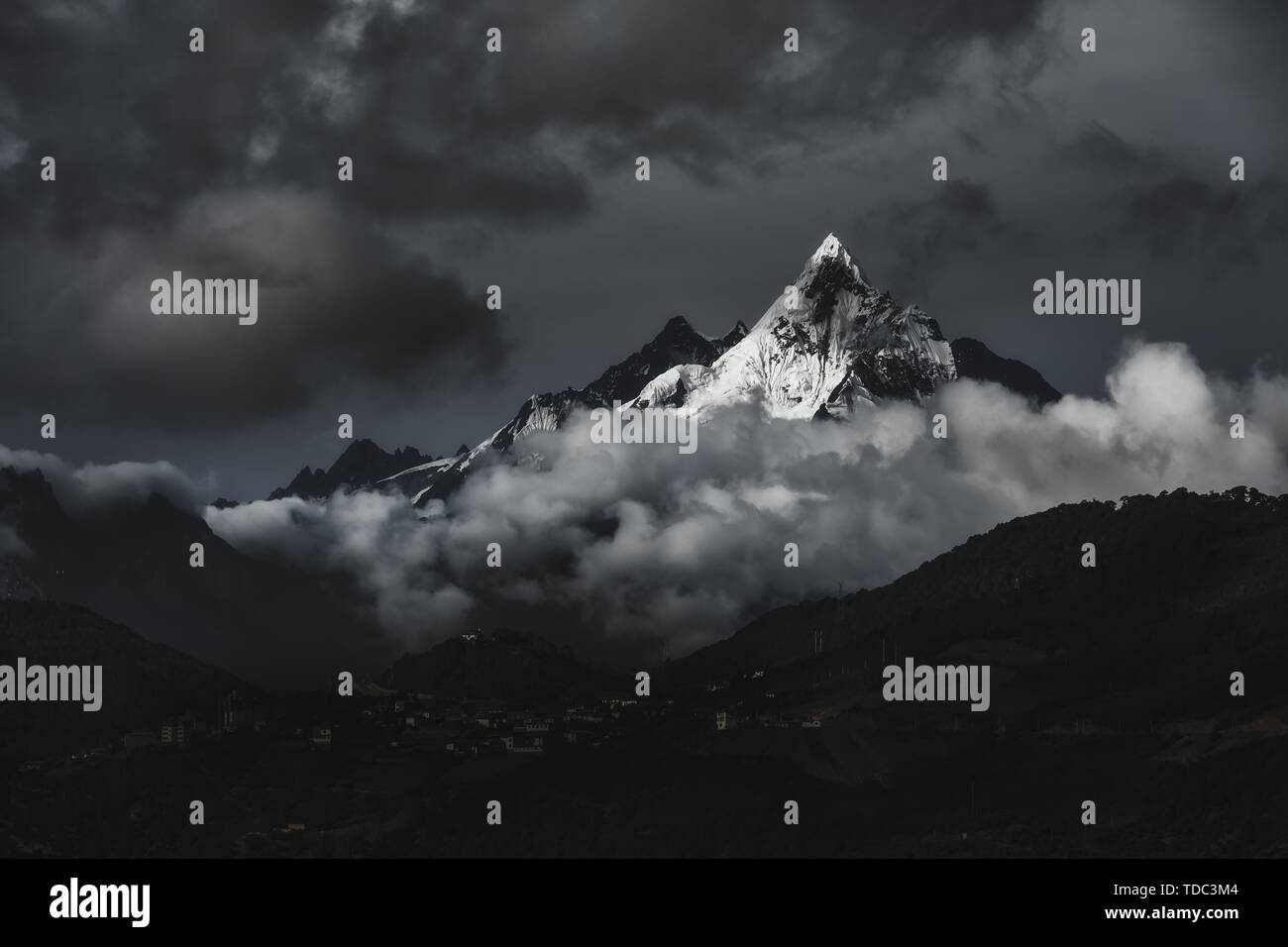 Ice and meri snow mountain hi-res stock photography and images - Alamy