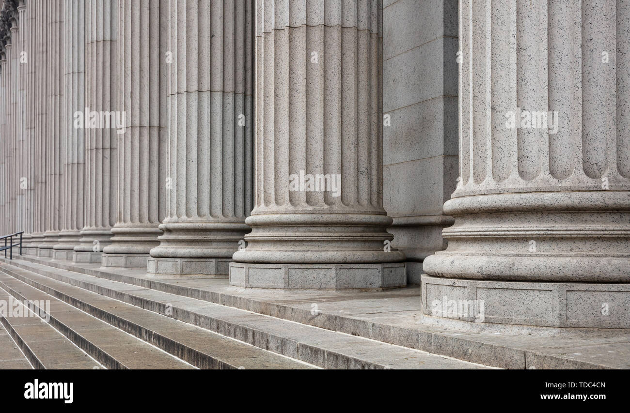 Pillars building hi-res stock photography and images - Alamy