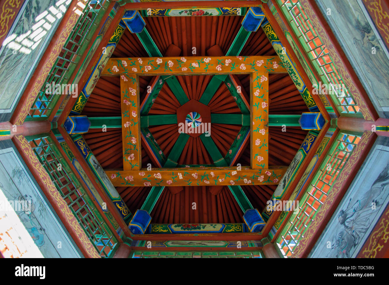 Chinese traditional algae well Stock Photo - Alamy