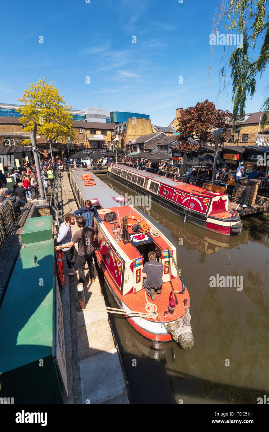 Regents canal dock hi-res stock photography and images - Alamy