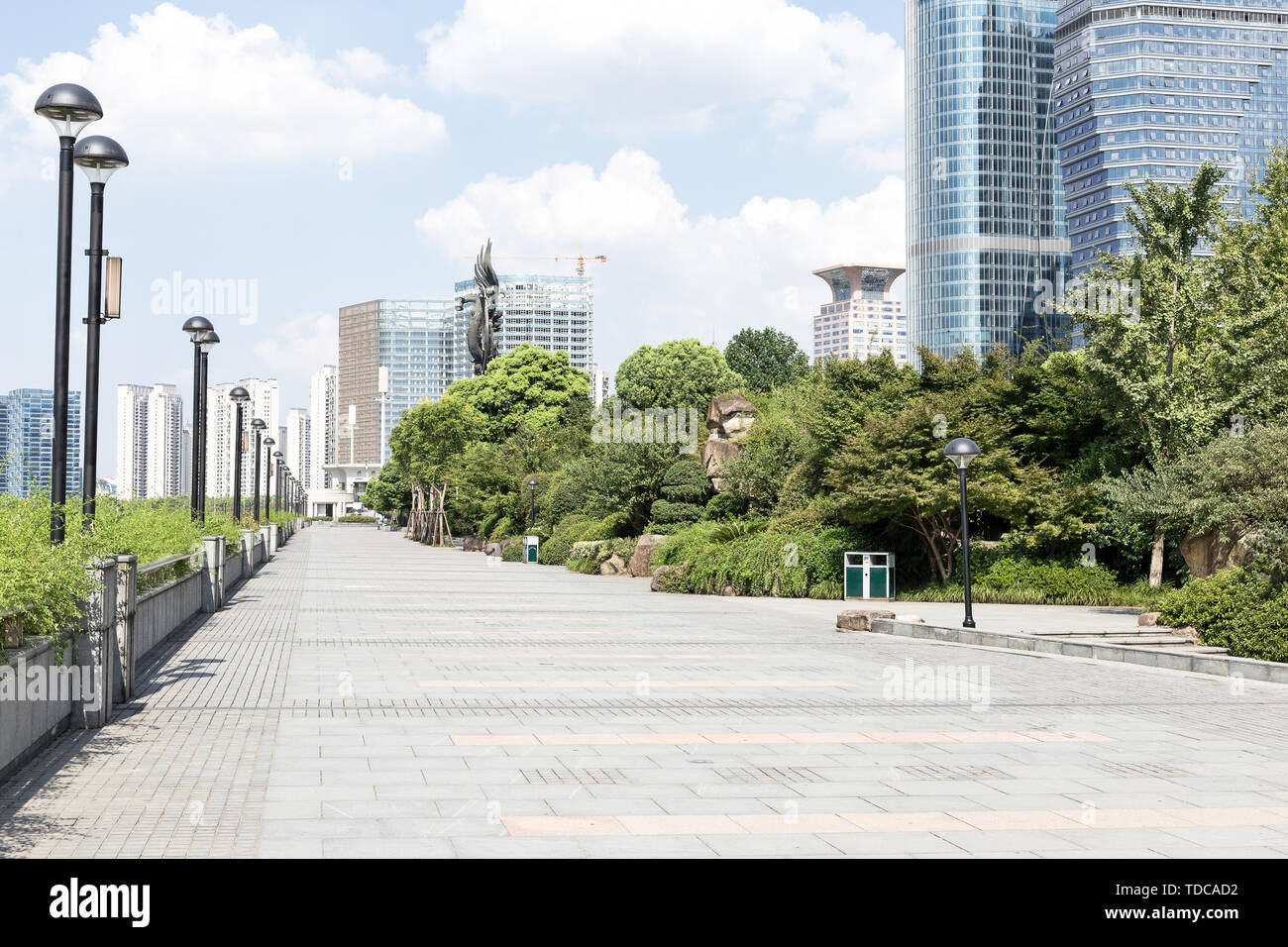 Empty sidewalk near modern building Stock Photo - Alamy