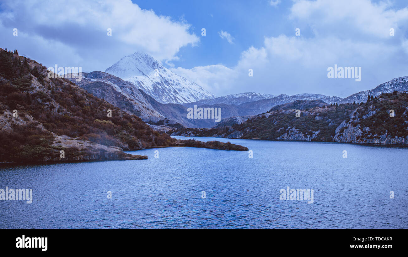 Tibetan lianwu hi-res stock photography and images - Alamy