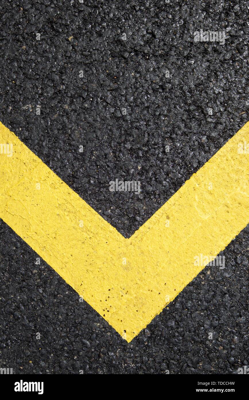 Yellow line painted on the asphalt Stock Photo - Alamy