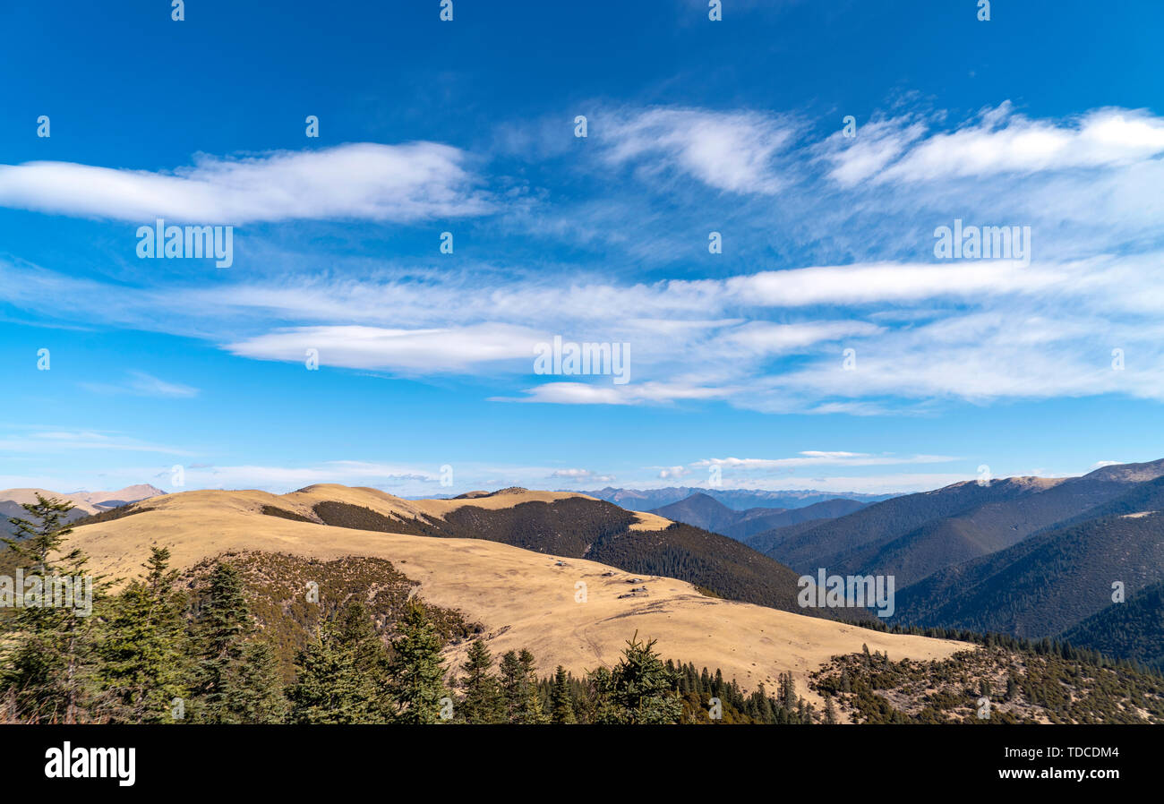 Snow line at the tibetan plateau hi-res stock photography and images ...