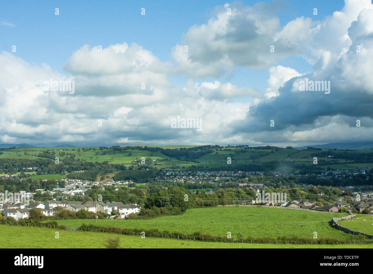 The pastoral scenery of England is like a pastoral song, like an ...