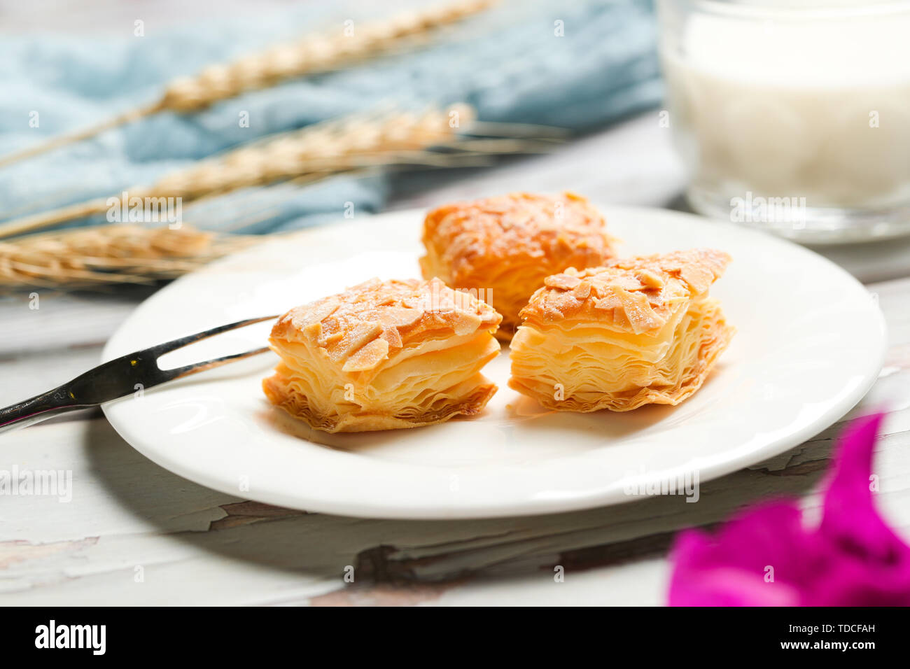 Thousand layer pastry hi-res stock photography and images - Alamy