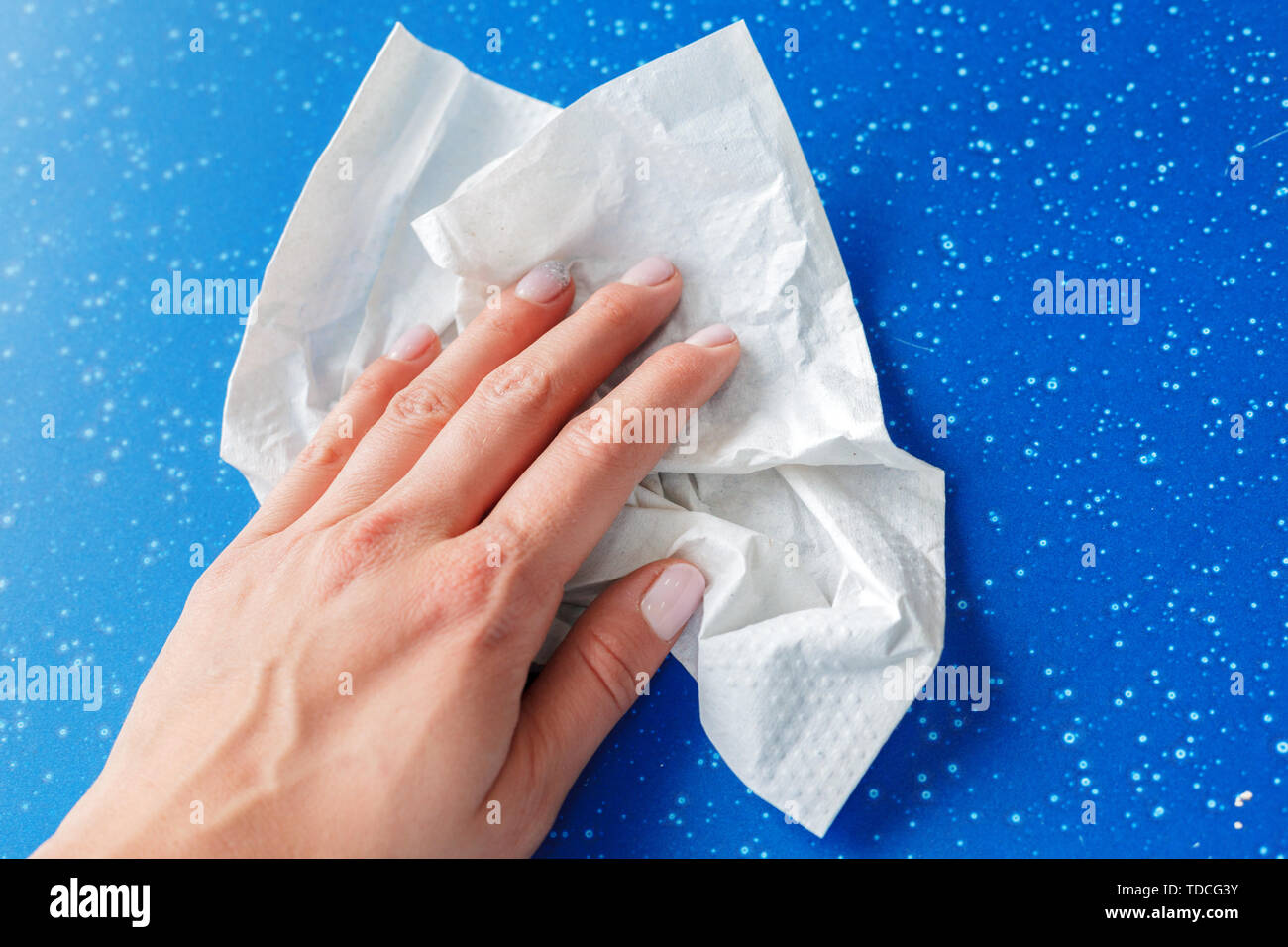 Hand cleaning with Paper Towel Stock Photo - Alamy