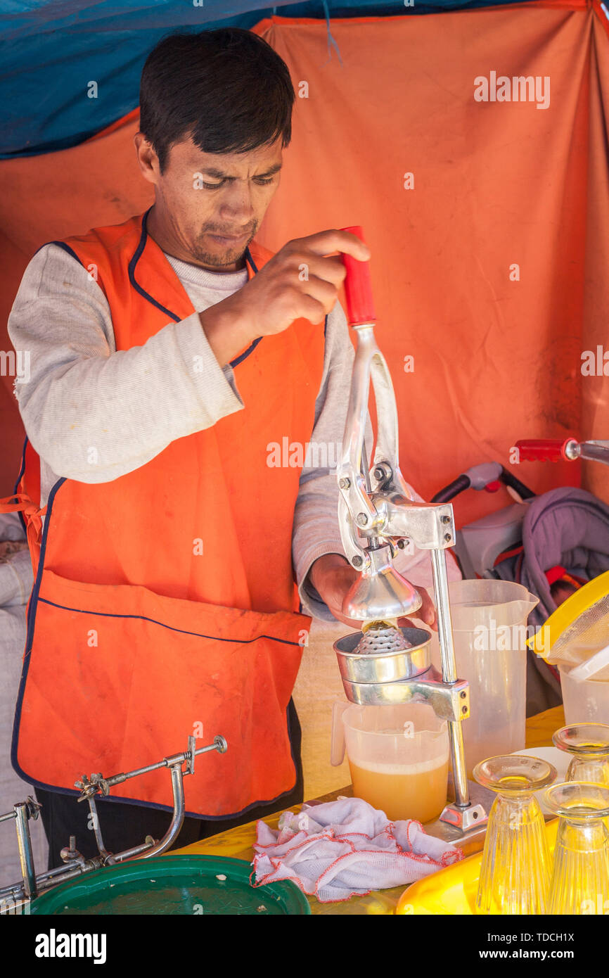 Street food stand hi-res stock photography and images - Alamy