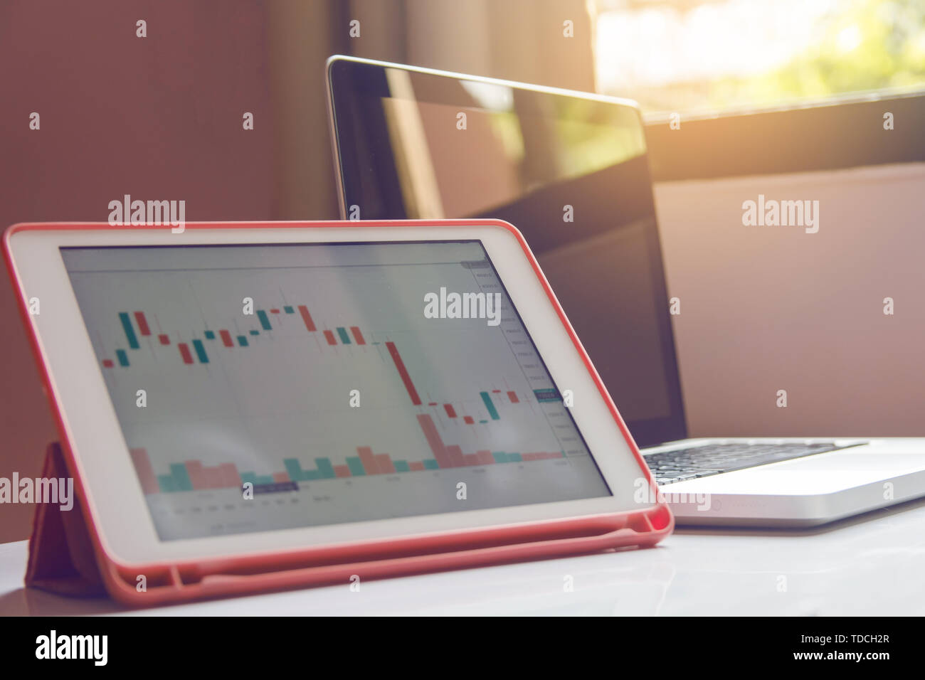 Trading pie chart vector hi-res stock photography and images - Alamy