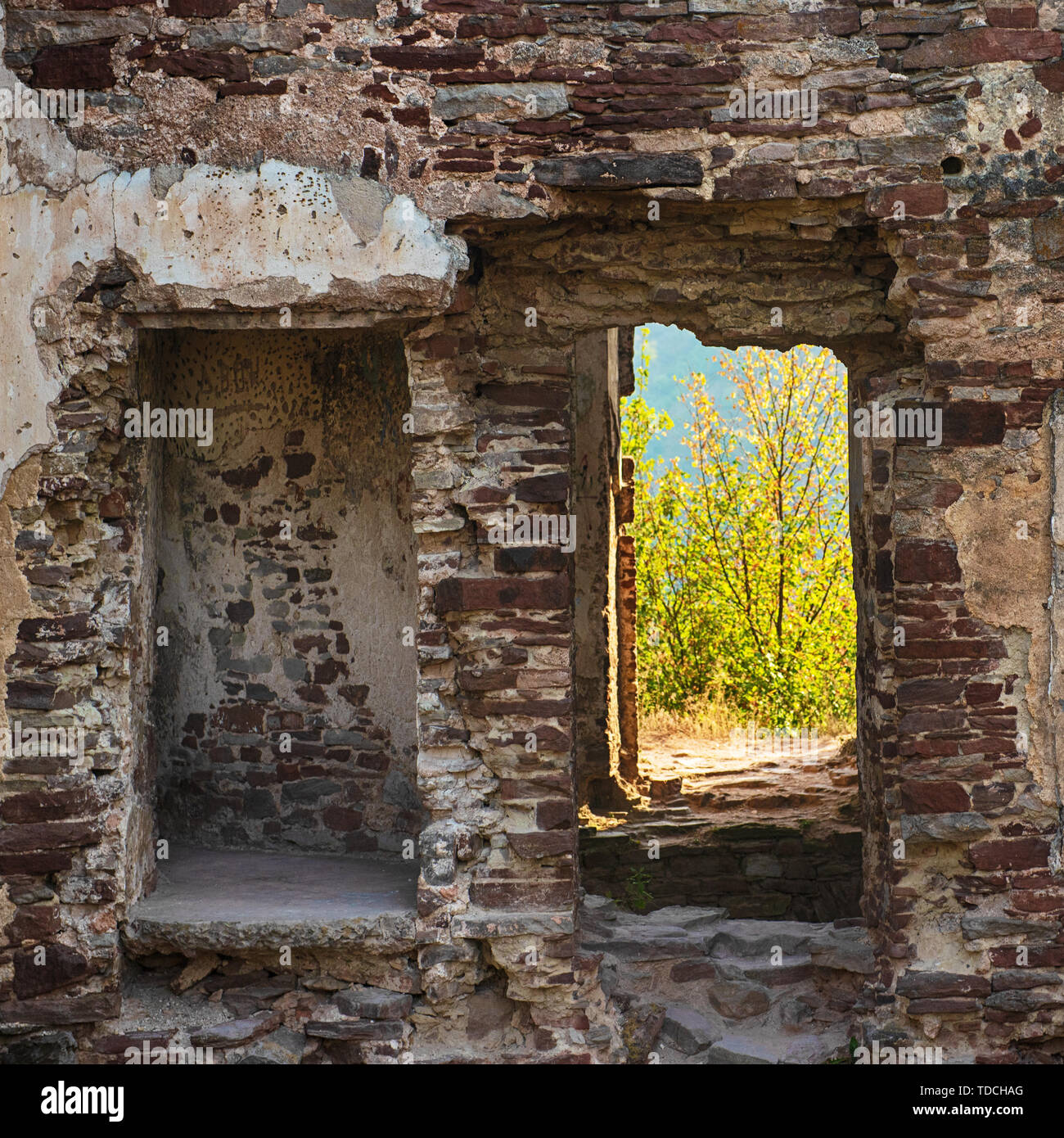 Old wall with breach Stock Photo - Alamy