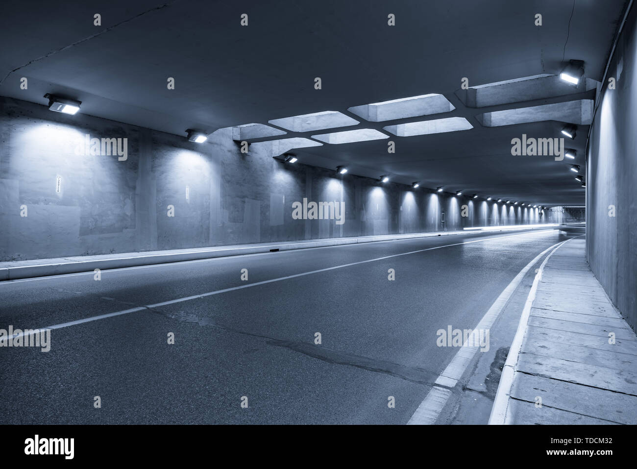 Urban tunnel traffic guide hi-res stock photography and images - Alamy