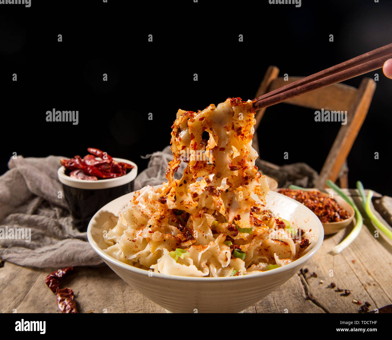 Oil splashing noodles hi-res stock photography and images - Alamy