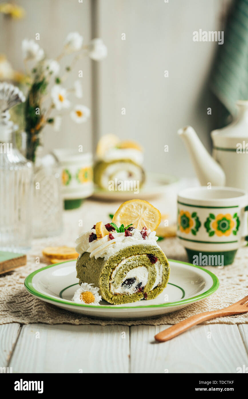 Matcha cake rolls hi-res stock photography and images - Alamy