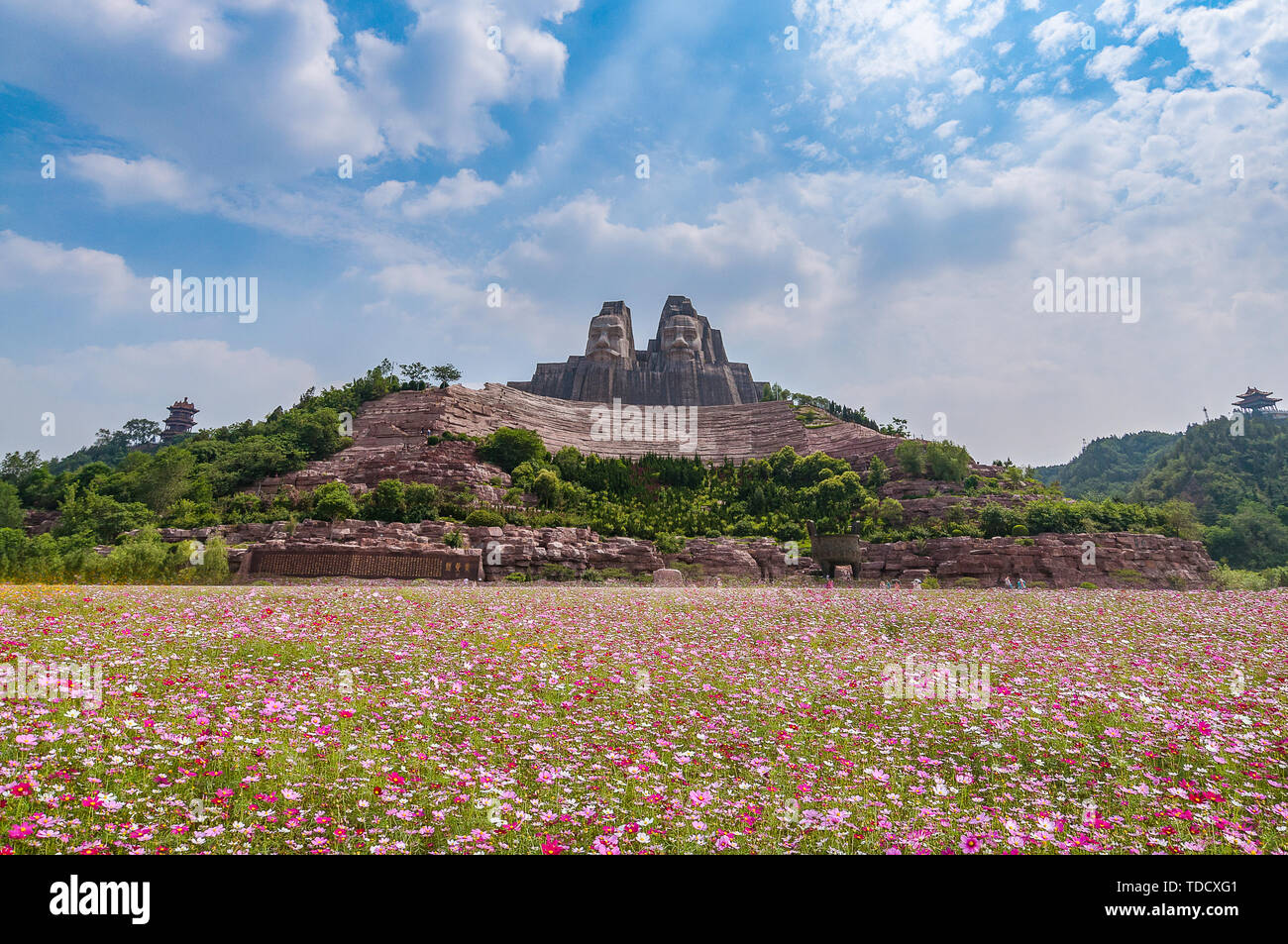 Statue of the Second Emperor of Yan Huang, Yellow River Tour Area ...