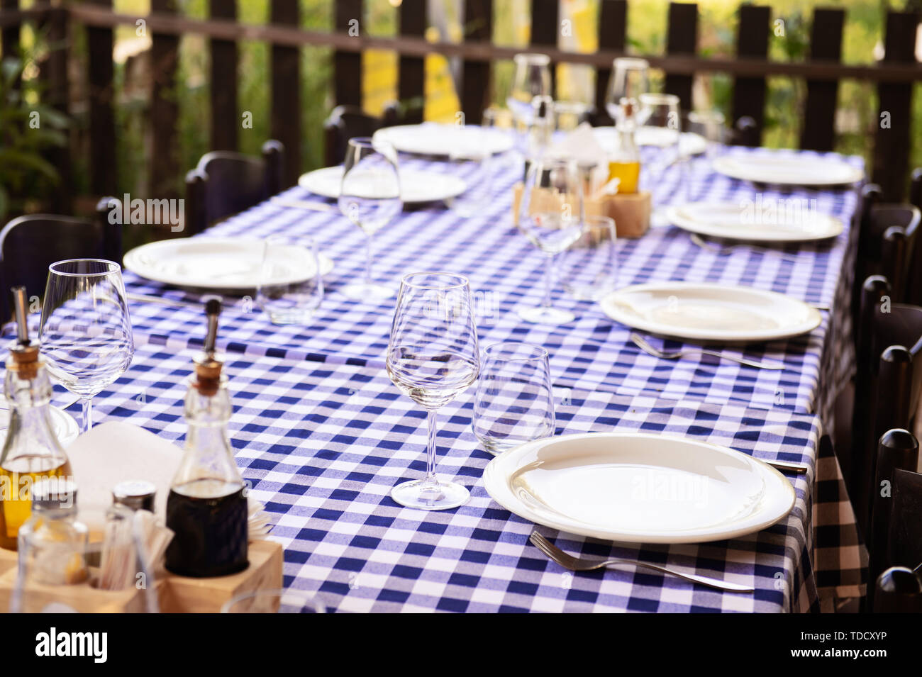 Countryside garden meal hi-res stock photography and images - Alamy