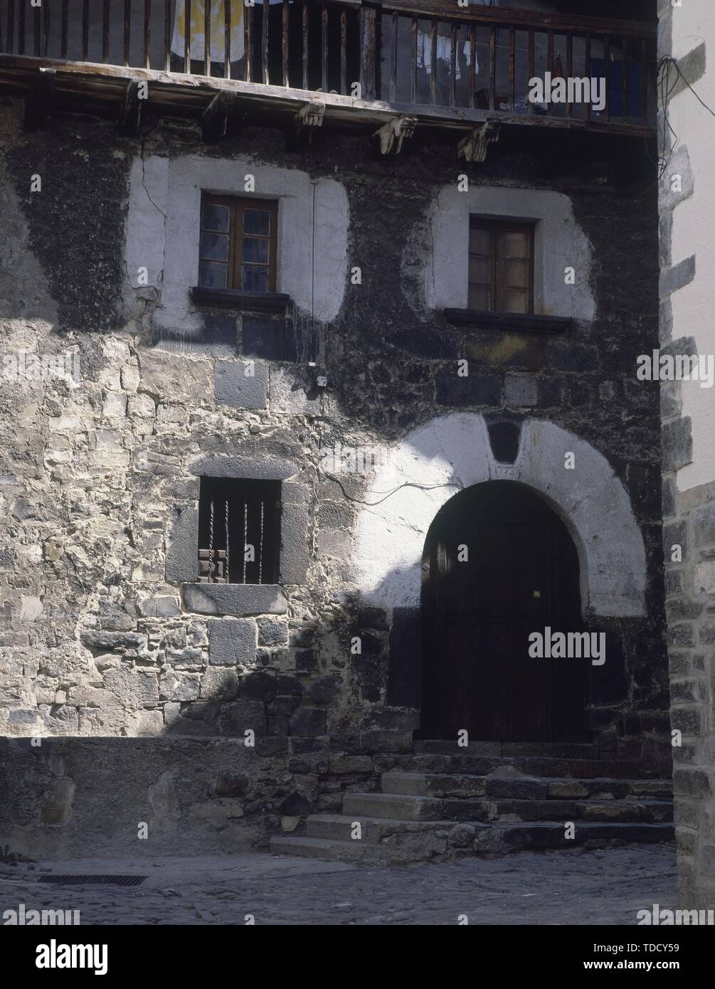 VIVIENDA EN PIEDRA. Location: EXTERIOR. Isaba. SPAIN Stock Photo - Alamy