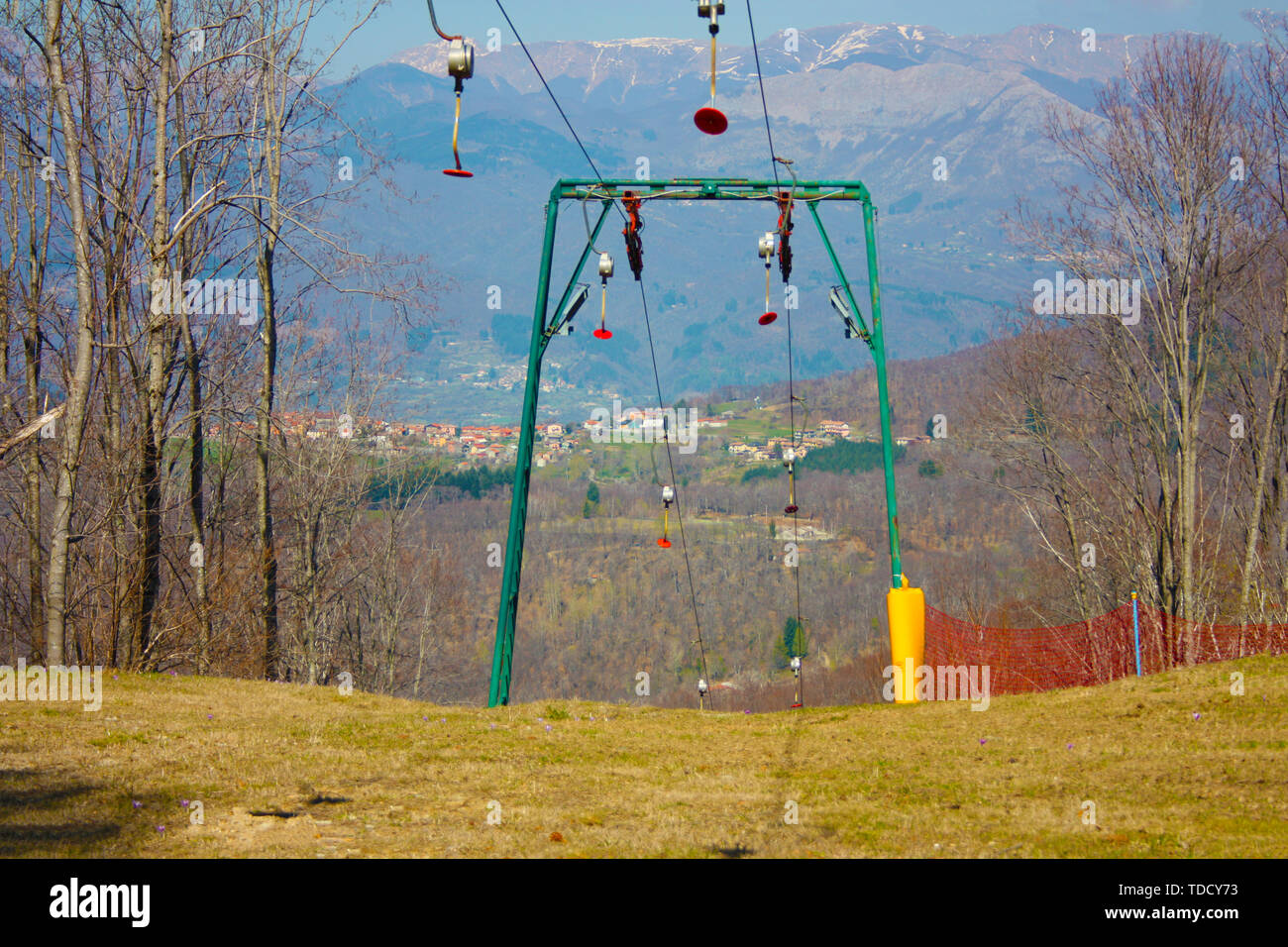 Skilifts hi-res stock photography and images - Alamy