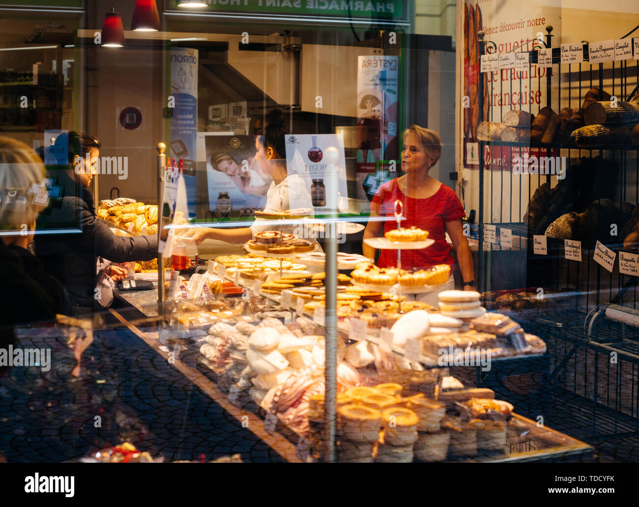 Paris france inside french bakery hi-res stock photography and images ...
