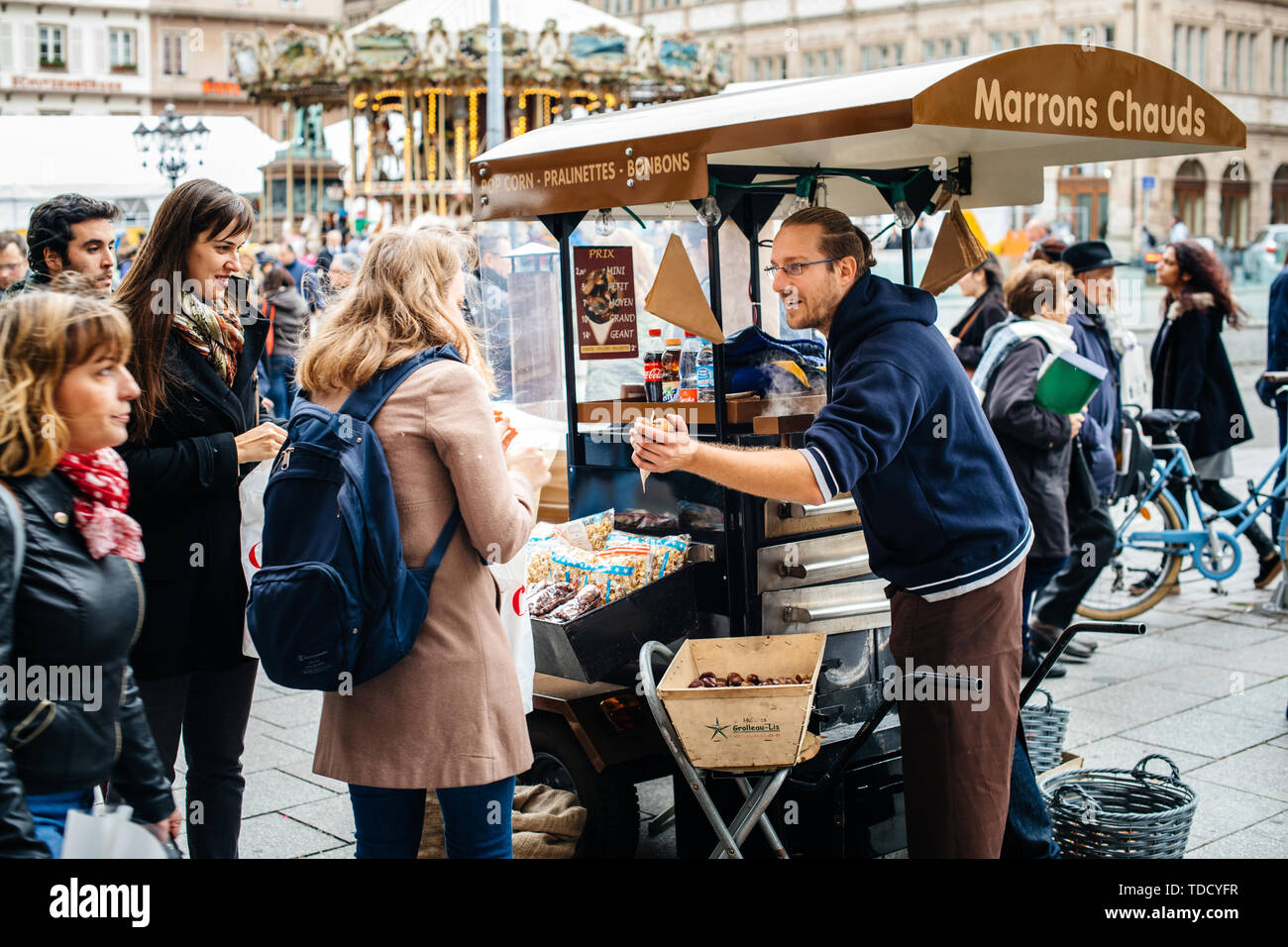 Ambulant seller hi-res stock photography and images - Alamy